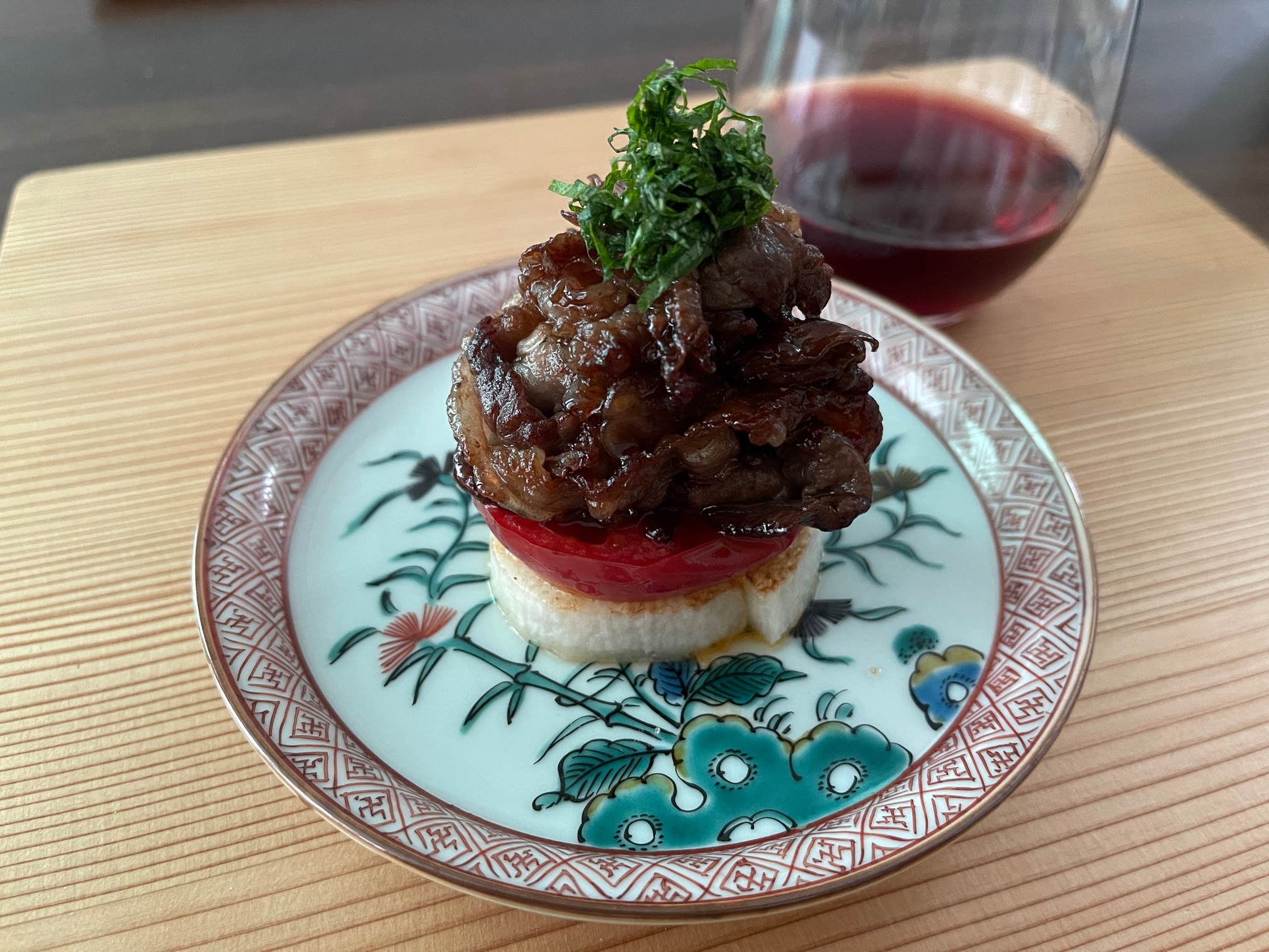 ワインに合う簡単レシピVol.08 高畠ラスティック／マスカット・ベーリーA 2019に合わせるのは「牛肉と長芋・トマトのすき焼き風」 - whynot?でセレンディピティな出会いを