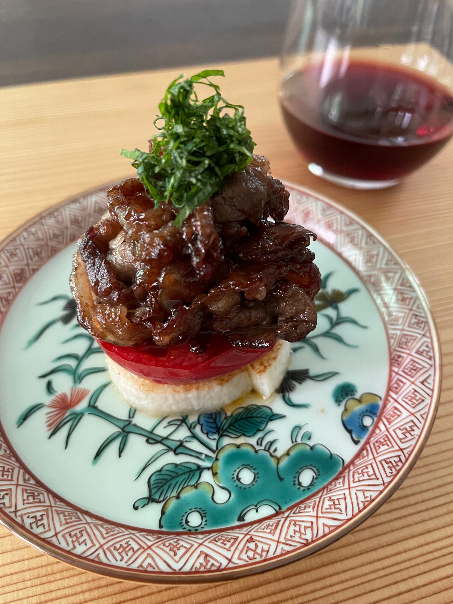 ワインに合う簡単レシピVol.08 高畠ラスティック／マスカット・ベーリーA 2019に合わせるのは「牛肉と長芋・トマトのすき焼き風」 - whynot?でセレンディピティな出会いを