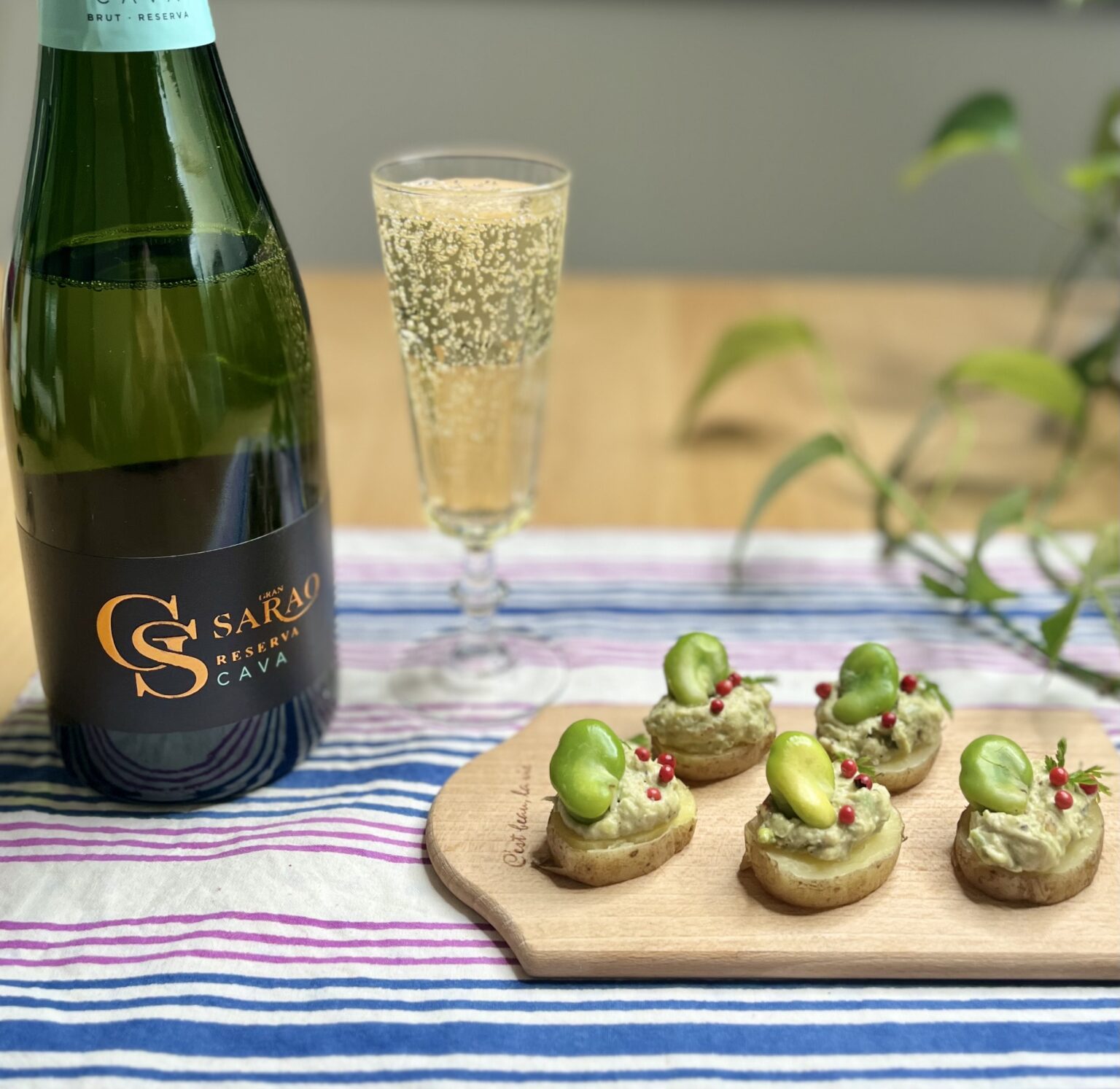 ワインに合う簡単レシピVol.11 カバ ブリュットに合わせるのは「焼きそら豆のリエット 新じゃがブルスケッタ」 - whynot?でセレンディピティな出会いを