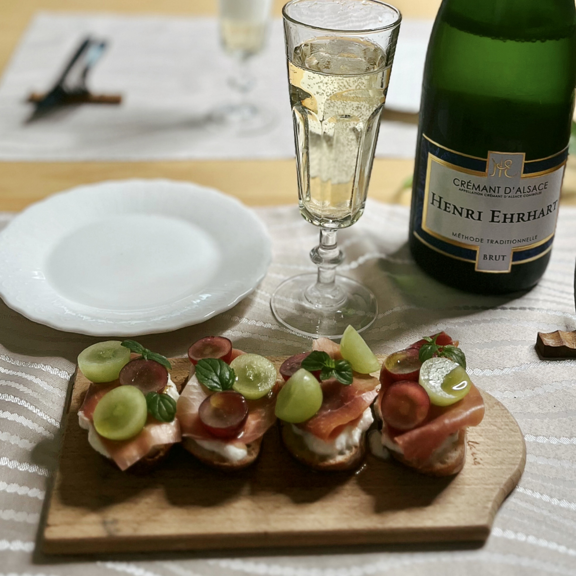 ワインに合う簡単レシピVol.29 クレマン・ダルザスにぴったりの至福の一品「ぶどうとリコッタチーズのタルティーヌ」 - whynot?でセレンディピティな出会いを