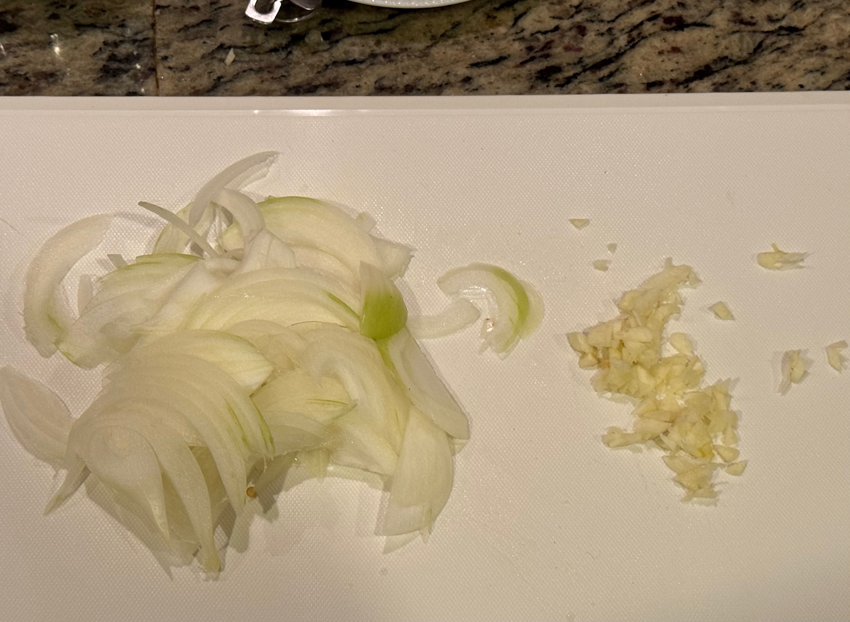 ワインに合う簡単レシピVol.52 「チキンとスダチのトマト煮込み」に合わせたのはイタリアのネロ・ダヴォラ - whynot?でセレンディピティな出会いを